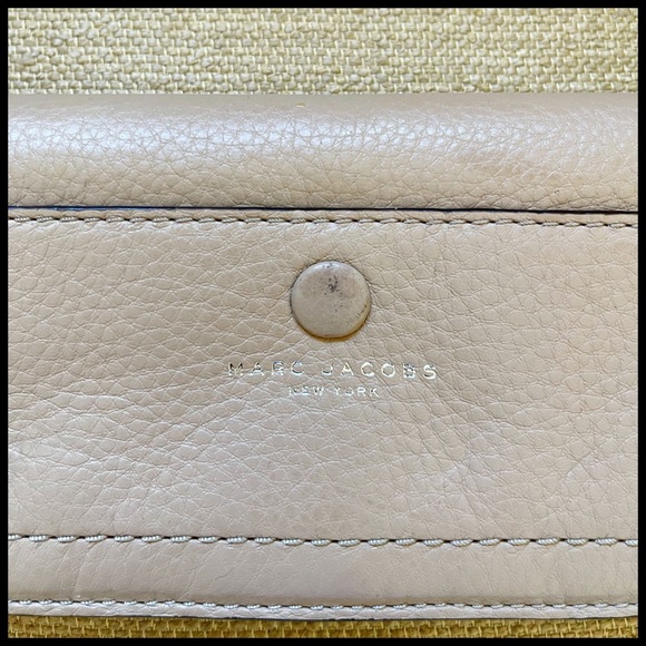 Marc Jacobs | Bags | Marc Jacobs Beige Leather Open Face Wallet | Poshmark